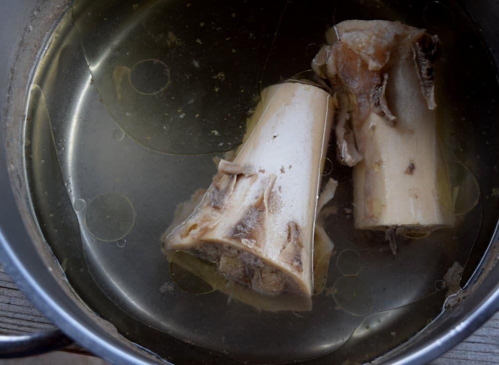 How To Make A Nourishing Bone Broth & 5 Reasons Why You Should