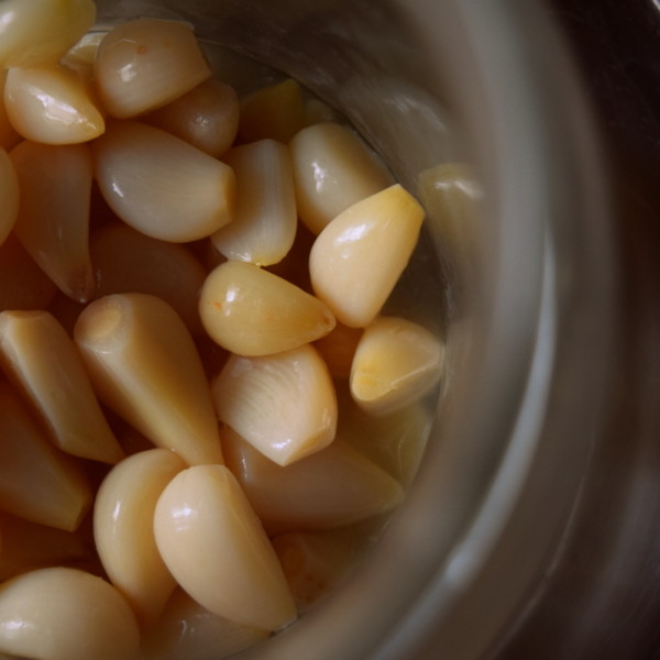 How To Make Lacto-Fermented Garlic + 5 Ways To Use It