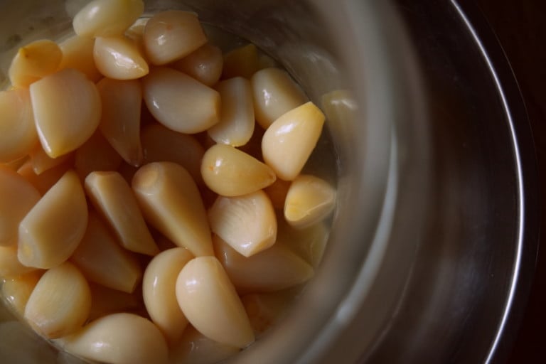 How To Make Lacto-Fermented Garlic + 5 Ways To Use It