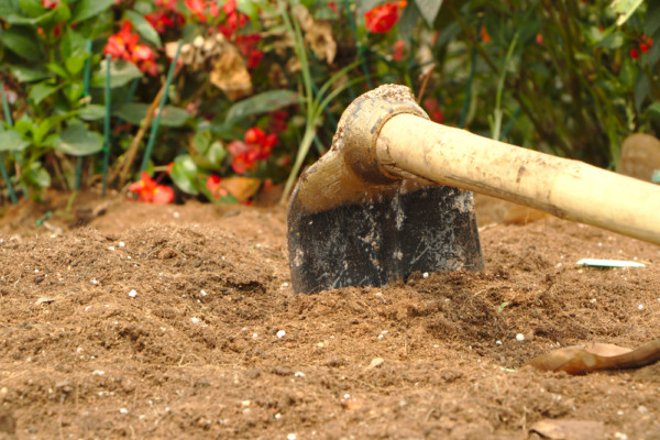 30 Essential Hand Tools That Every Homestead Needs