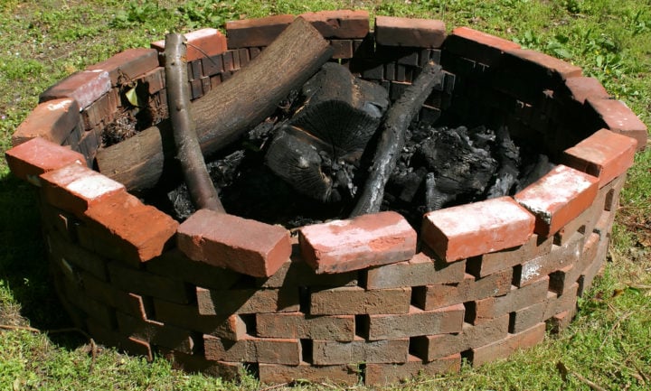 24 DIY Fire Pit & Outdoor Cooking Ideas For Your Backyard