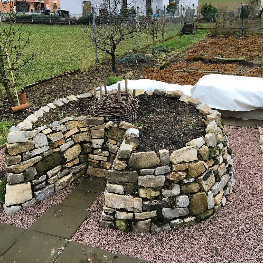 How To Make A Keyhole Garden: The Ultimate Raised Bed