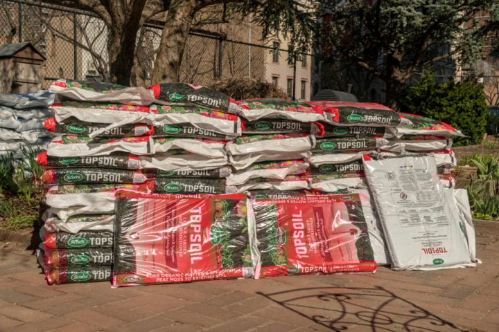 How To Fill A Raised Bed With Healthy Soil (& Save Money!)