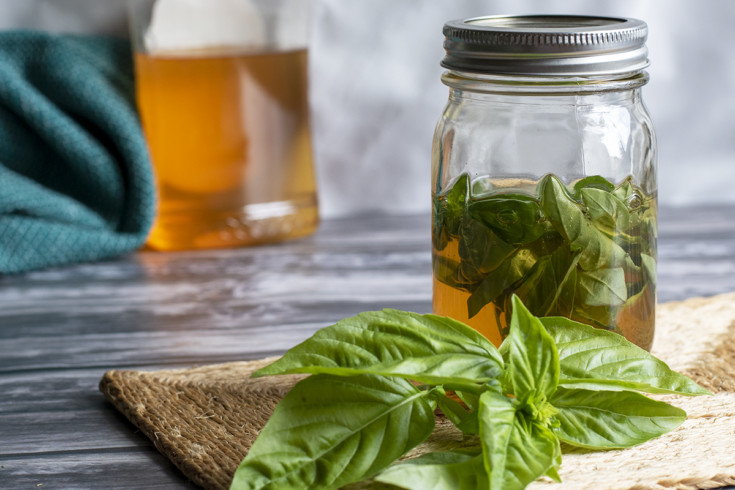 How To Easily Make Herbal-Infused Honey + 3 Recipes