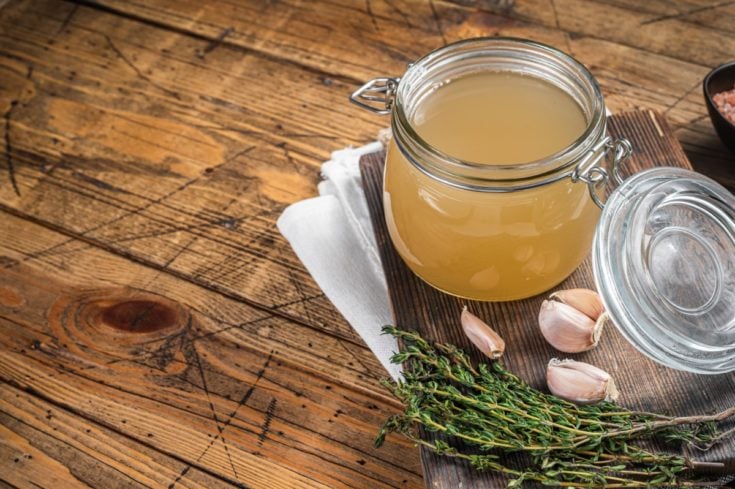 How To Make A Nourishing Bone Broth & 5 Reasons Why You Should