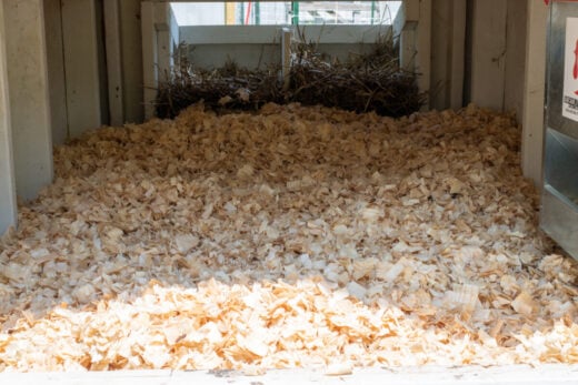 How to Use The Deep Litter Method In Your Chicken Coop
