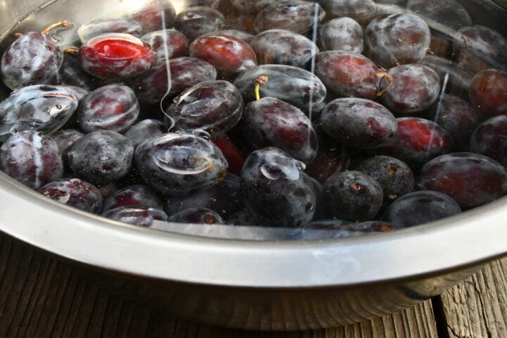 Easy Spiced Pickled Plums