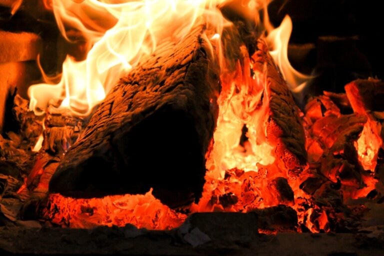 10 Ways to Safely Stay Warm When the Power Goes Out