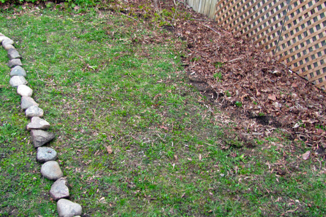 Create New Flower Beds on Top of Your Lawn - No Digging & Plant Right Away
