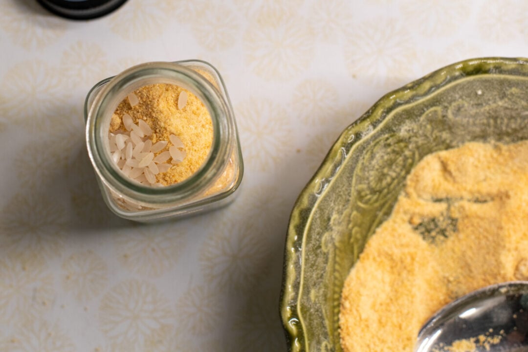 Easily Make Flavorful Garlic Powder at Home